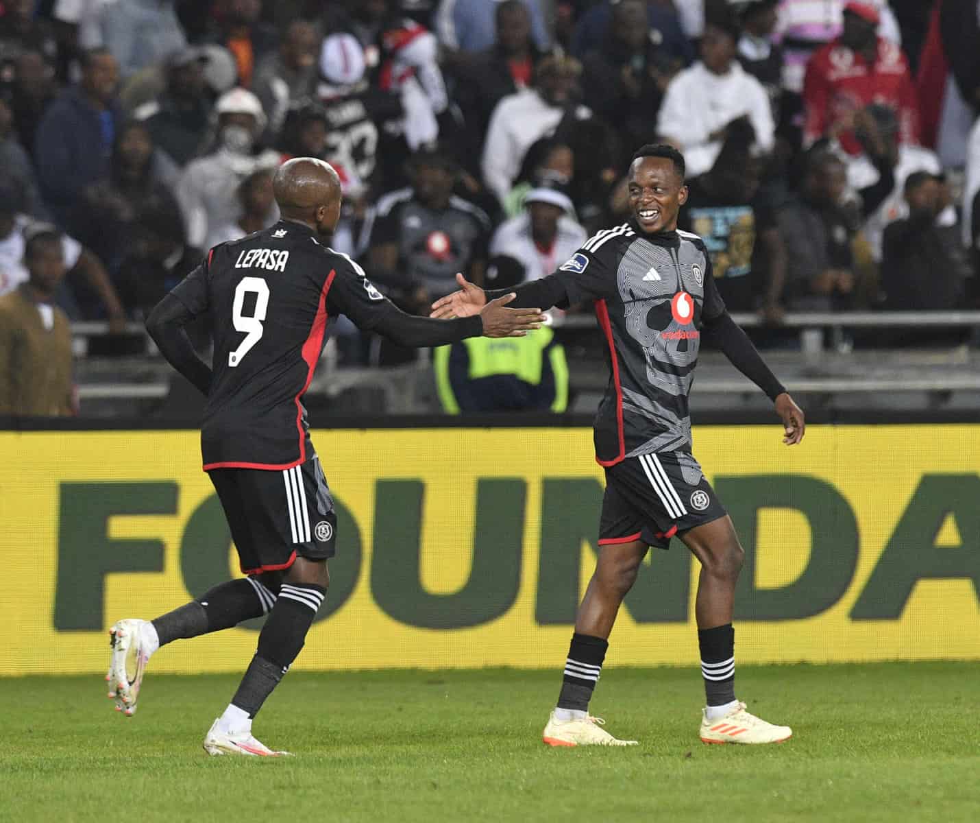Zakhele Lepasa Stunner Helps Orlando Pirates See Off Cape Town City ...