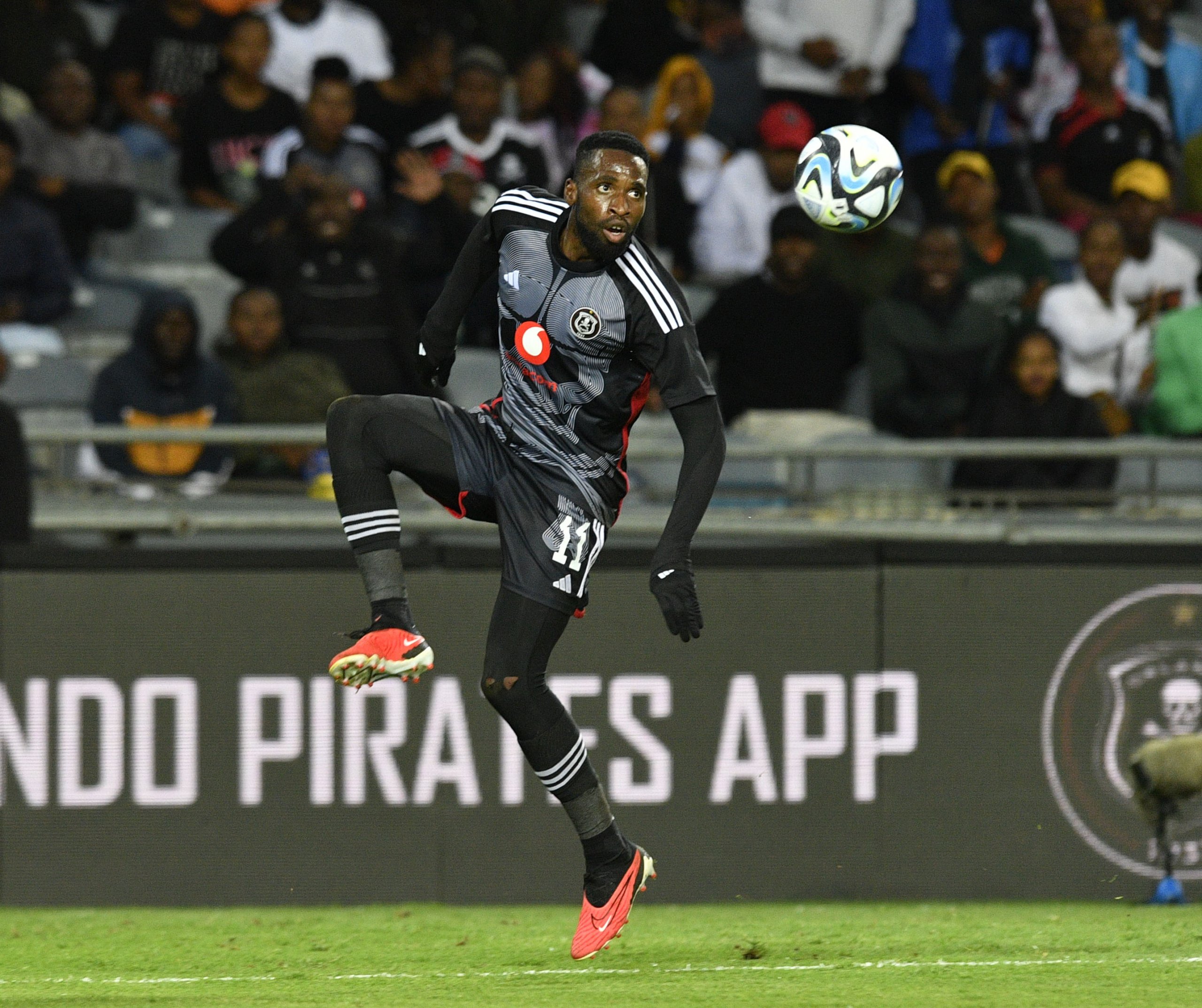 FORTUNE MAKARINGE PART WAYS WITH ORLANDO PIRATES | Sbnews