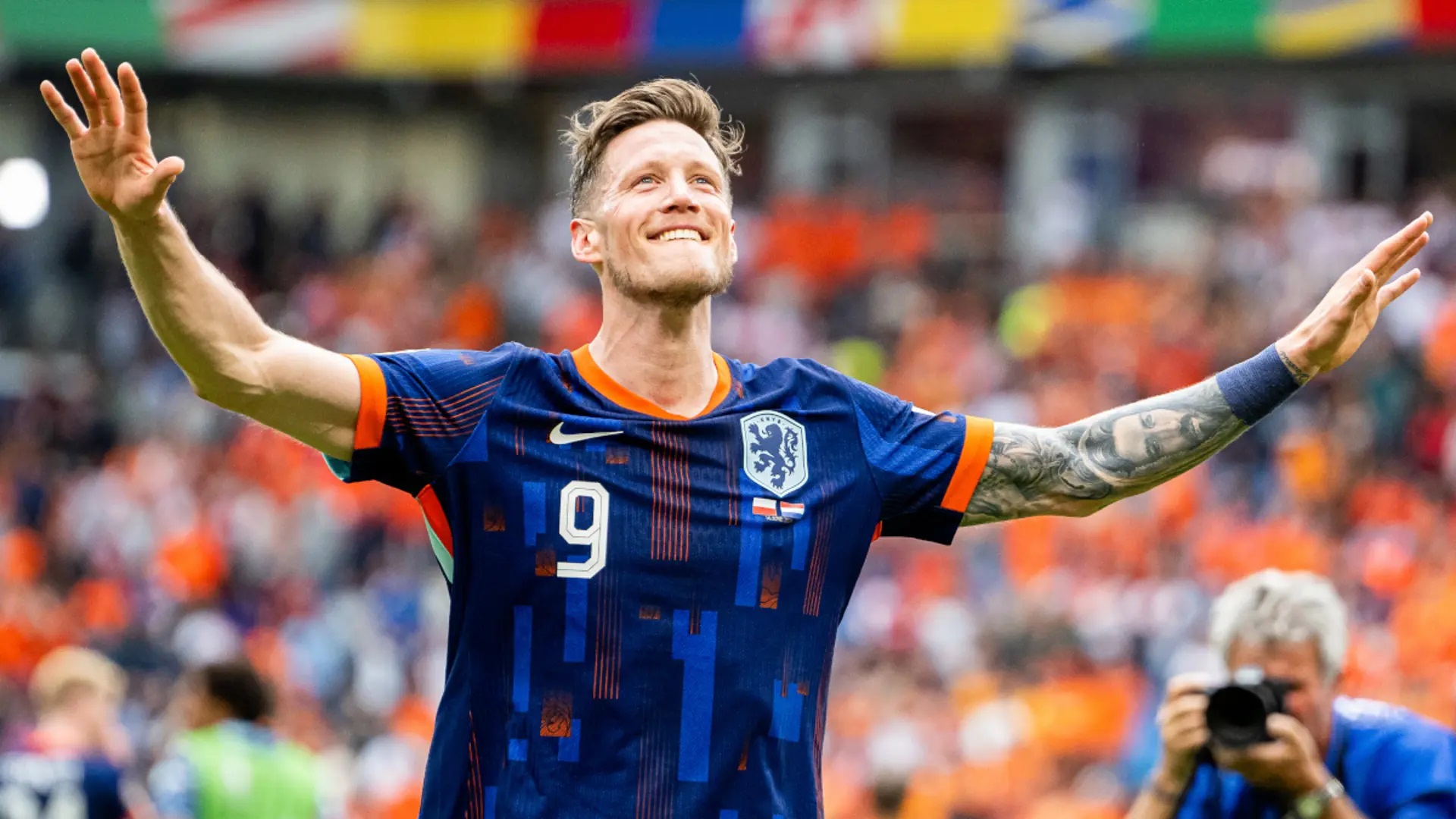 SUPER-SUB WOUT WEGHORST TO THE RESCUE | Sbnews