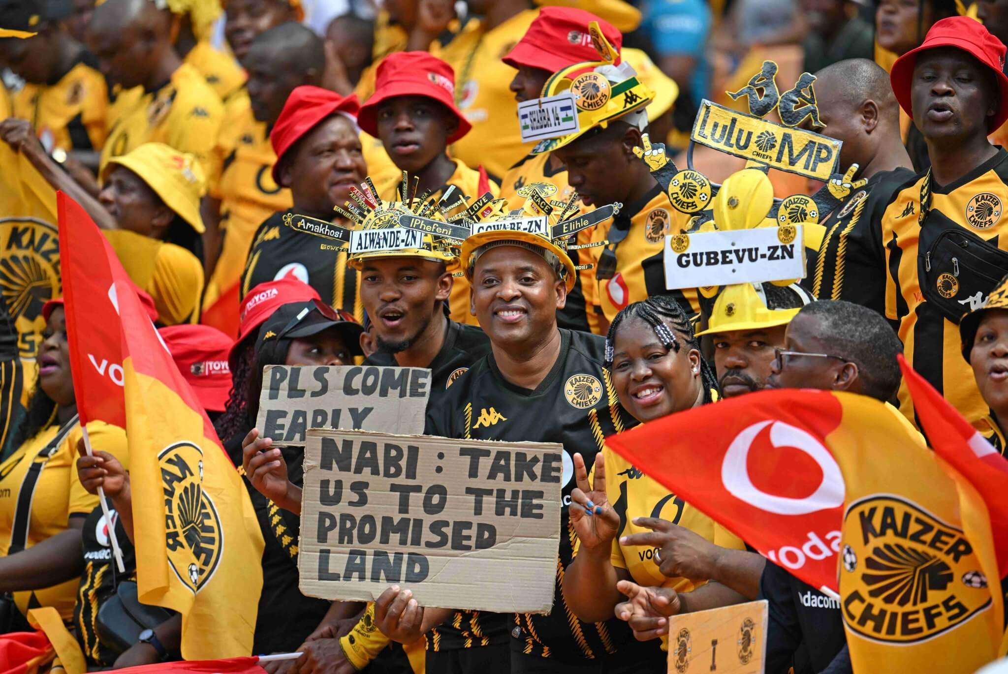 Kaizer Chiefs And Mamelodi Sundowns To Battle In A Sold Out FNB Stadium | Sbnews