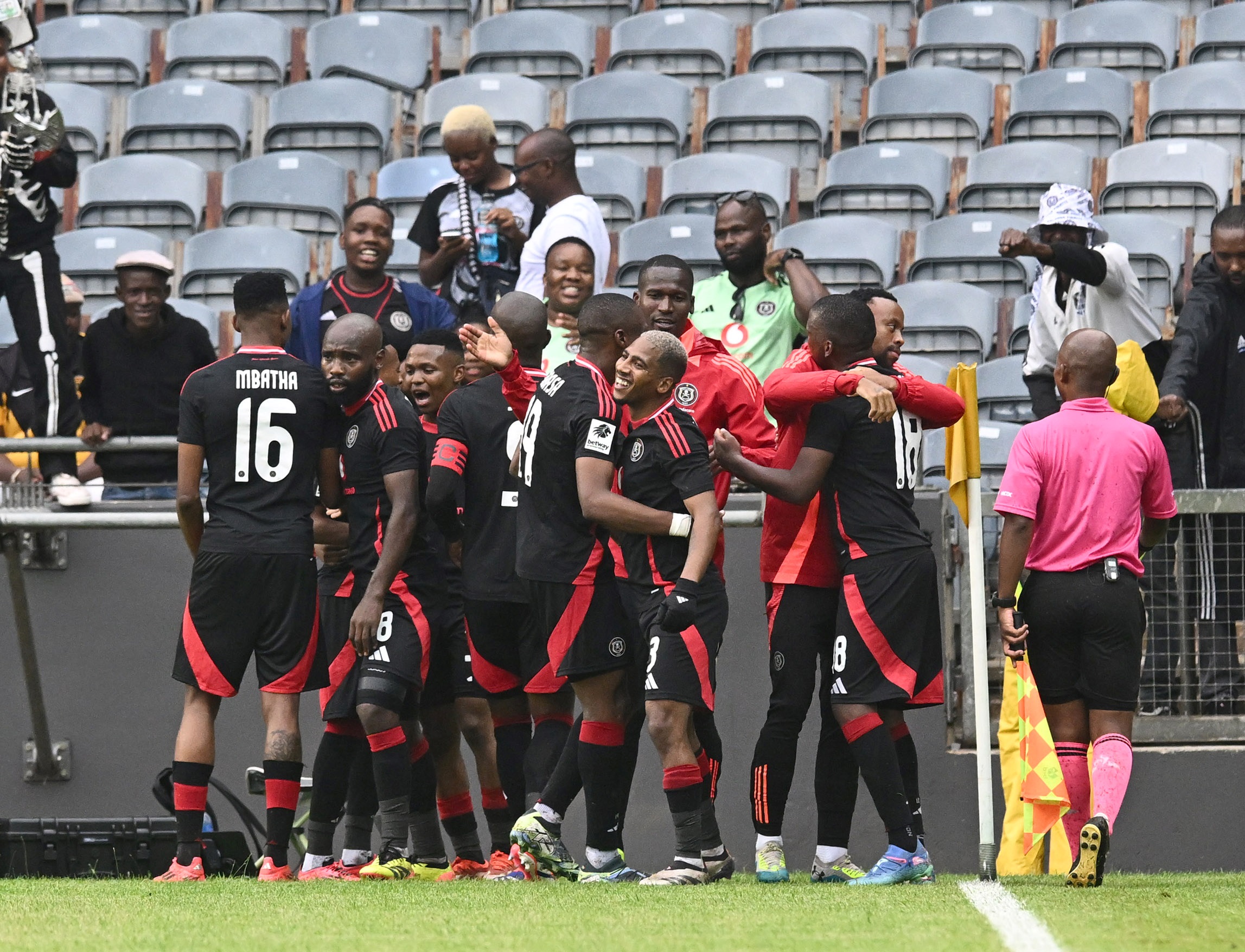 Orlando Pirates squad unity shines through at Buccaneers – Soccer